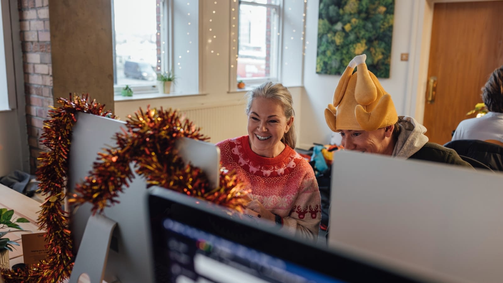 6 Ways to Celebrate Thanksgiving at the Office | One Source Benefits